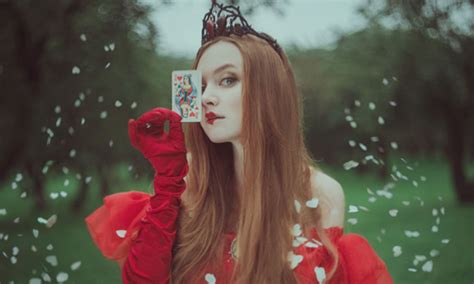 紅心皇后比愛麗絲還貌美如花25歲美女攝影師的綺麗夢幻童話 Anita Anti紅心皇后愛麗絲美女攝影 生活發現 妞新聞
