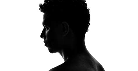 흑백 프로필의 젊은 남자의 실루엣 · 무료 스톡 사진