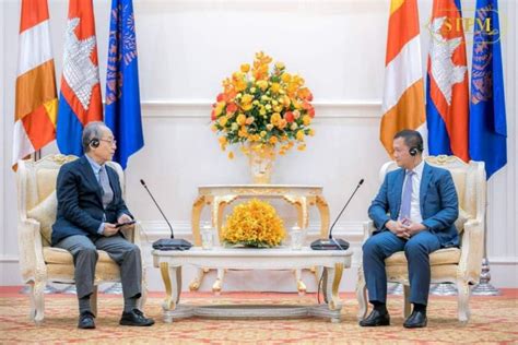 សម្តេច មហា បវរ ធិបតី ហ៊ុន ម៉ា ណែ ត អញ្ជើញ ទទួល ជួប សម្ដែង ការគួរសម និង ពិភាក្សា ការងារ ជាមួយ