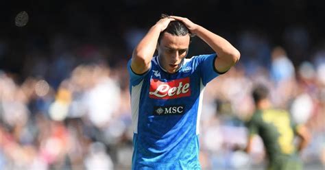 Поради смртта на кралицата Поместен мечот на Елмас во ЛШ Gol Mk