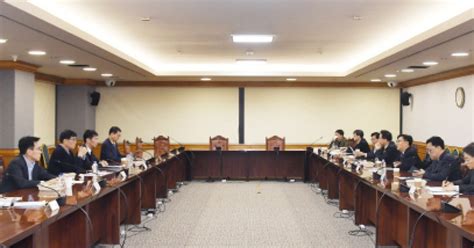 최상목 빠진 F4 회의…모든 수단 동원해 금융·외환시장 안정