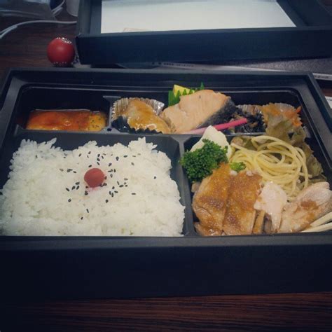 ここにきて精神科で初のお弁当屋さん。 Instagramで撮影 将来の夢：ニート
