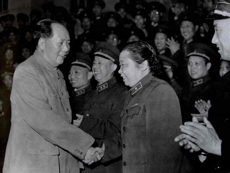她是新中国第一位开国女将军，周总理亲自授衔并祝贺 搜狐大视野 搜狐新闻