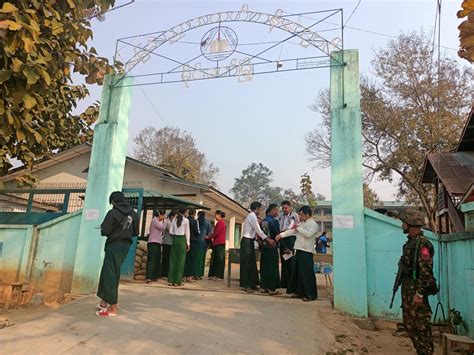 အ ထ က မိုင်းခတ် စာစစ်ဌာနတွင် တက္ကသိုလ်၀င်တန်းစာမေးပွဲပထမနေ့ ကျောင်းသား၊ ကျောင်းသူ ၂၈ ဦး ၀င်ရောက