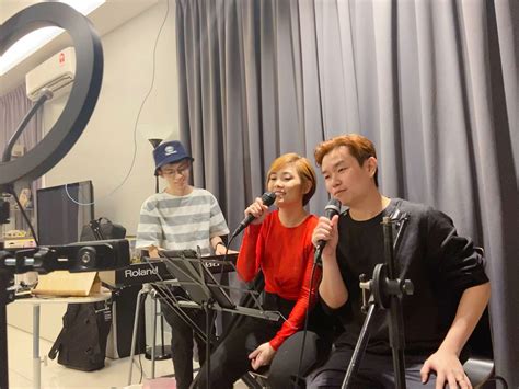 为1227演唱会造势 伍家辉陈依依公然晒恩爱 诗华日报