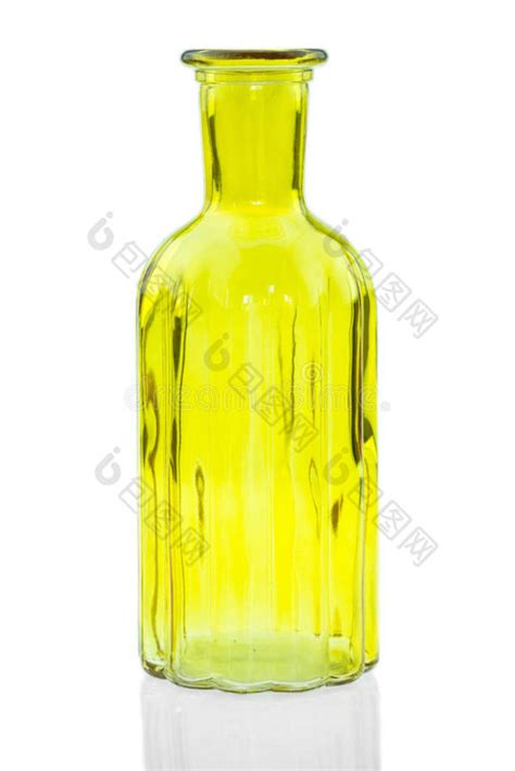 金冠设置在白色背景上闪闪发光的一套国王皇图片 包图网企业站