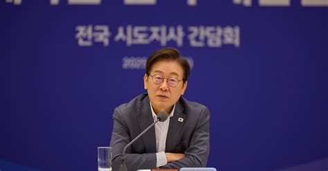 ‘휴가 끝 이 대통령 실용외교 시험대 구간 들어섰다