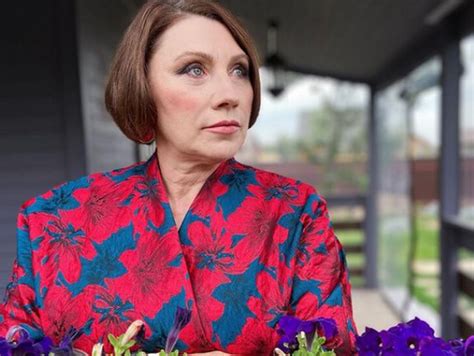 Счастливая бабушка Роза Сябитова предстала на руках с маленькой внучкой в мечети