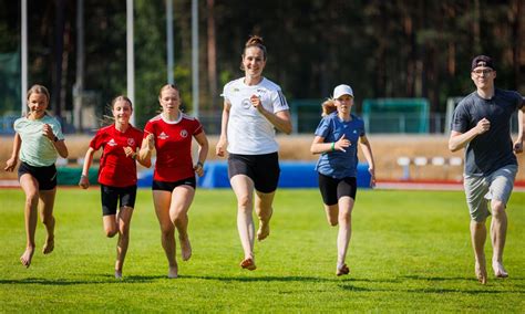 Moniottelija Miia Sillmanin Tie Teiskosta Napoliin ”urheilusta Olen Saanut Hyvät Eväät