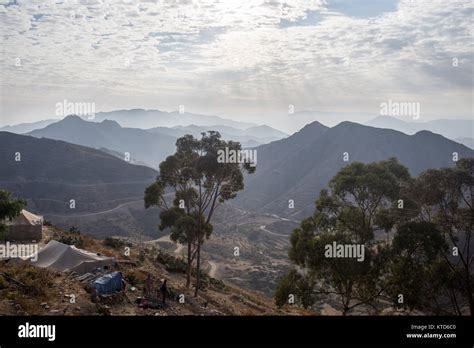 Layers Of Mountains In The Eritrean Highlands On The Road To Massawa Stock Photo Alamy