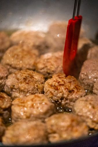 팬에 웨딩 식사에 대 한 일부 햄버거에 대 한 구운 되 고 둥근 돼지 고기 커틀릿 건강한 생활방식에 대한 스톡 사진 및 기타 이미지 건강한 생활방식 고기 굽기