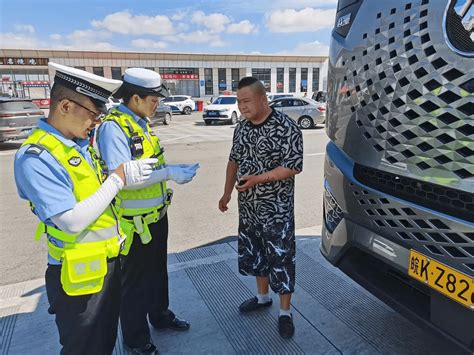 兰州公安交警柳沟河高速公路大队从严执行入甘货车“三落实”和宣传提示“七突出”车辆检查文明