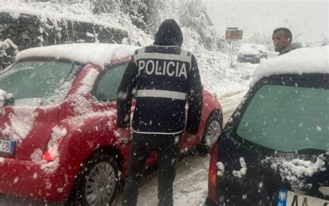 Bllokohet Aksi Rrugor Bypass Qafë Murriz Në Rrugën E Arbrit Rrugët Që