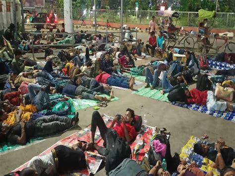 Bpsc Bihar Teacher Exam Photos Bpsc Tre Day 1 Candidates Lying At The