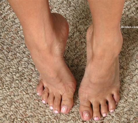 Teanara Kais Feet