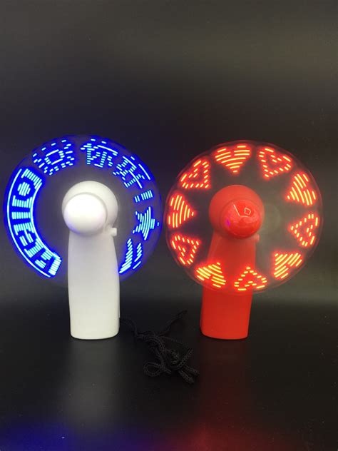 厂家创意手持带字闪字风扇led发光字迷你小风扇印logo 阿里巴巴