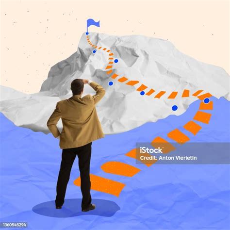현대 미술 콜라주 산 꼭대기를 바라보며 정상에 오르는 사업가 남자 사업가에 대한 스톡 사진 및 기타 이미지 남자 사업가 산 과녁 Istock