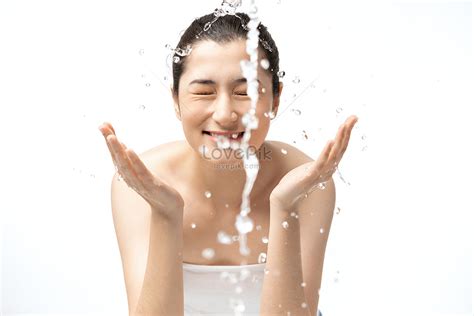 어린 소녀 스킨 케어 얼굴 사진 무료 다운로드 Lovepik