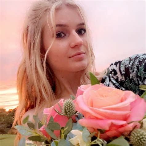 Alora 🌹 ️ Alora Lynch Snapchat Stories Spotlight And Lenses