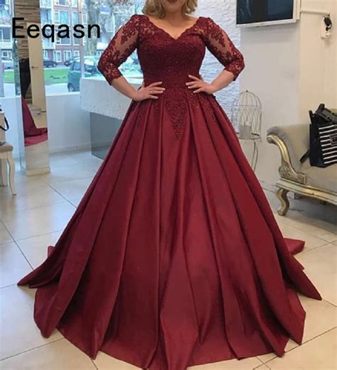 Vintage Plus Size Prom Dresses Ball Gown Lace Applique Burgundy Satin