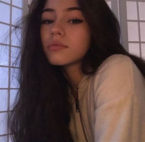 Pin By Andrea On Meow Brunette Aesthetic Really Pretty Girl Pretty