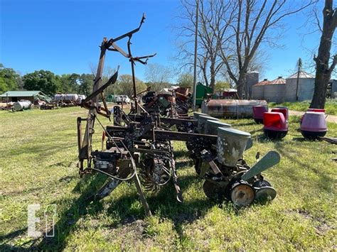 Kmc 4 Row Ripper Bedder Planter 344 Auctions Equipmentfacts