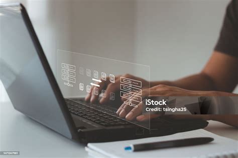 데이터 전송 개념입니다 Ftp 서버 또는 호스팅 서비스로 데이터를 전송합니다 파일 공유 아이소메트릭 가상현실에 대한 스톡 사진 및 기타 이미지 Istock