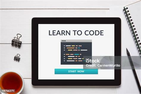 태블릿 화면에서 개념 코딩 배우기 Html에 대한 스톡 사진 및 기타 이미지 Html Java 프로그래밍 언어 개념 Istock