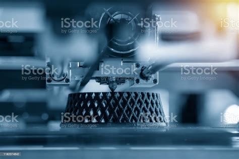 3d 프린팅 기계는 수지 재료로 3d 프로토 타입 모델을 만듭니다 3차원 인쇄에 대한 스톡 사진 및 기타 이미지 3차원 인쇄 원형 제조 Istock