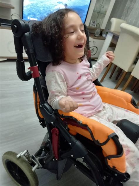 Elif C Krabbeconnect