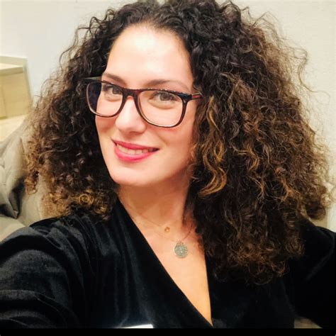 Tugba Malikov Head Of Fund Operations Wertpapier Fnz Bank Xing