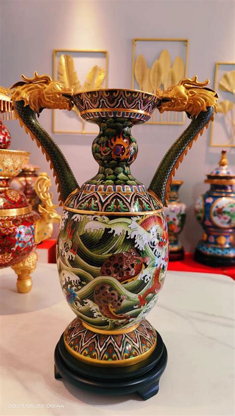 景泰蓝泰斗张同禄大师景泰蓝双龙壶早期获奖作品 哔哩哔哩