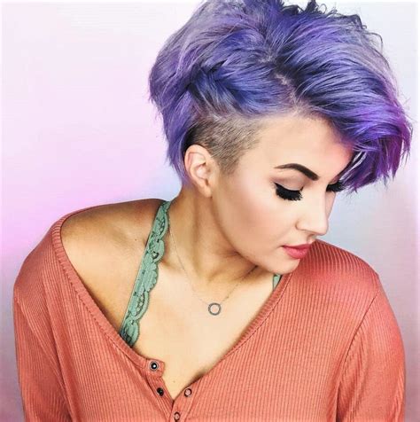 Короткие стрижки с выбритым виском 76 фото