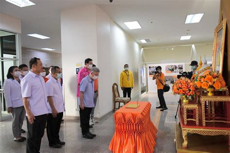 ปลัด สธ นำบุคลากรทำบุญตักบาตร ลงนามถวายพระพร เจ้าฟ้าพัชรกิติยาภา