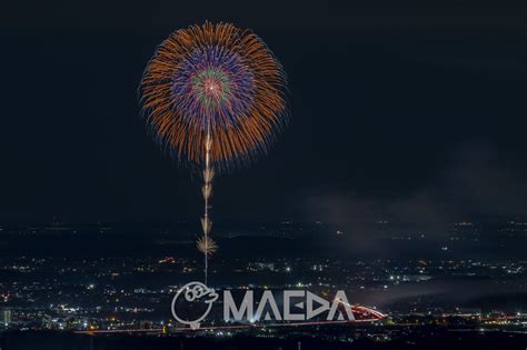 昇り曲導付四重芯変化菊 土浦全国花火競技大会の写真茨城県土浦市 前田デザイン事務所日本の風景写真集 風景観光花火写真