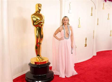 Molly Sims At Oscars 2024 Red Carpet • Celebmafia