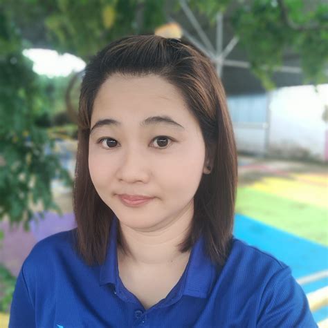 ตราปั๊มนูนโรงเรียน ขนาดมาตรฐานคือ เส้นผ่านศูนย์กลางที่4 2cm ตามตัวอย่างเป็น เครื่องปั๊มนูน รุ่น