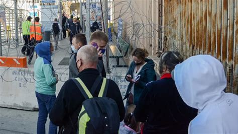 Семьи из Украины и России пересекли Мексику в поисках убежища в США Infobae