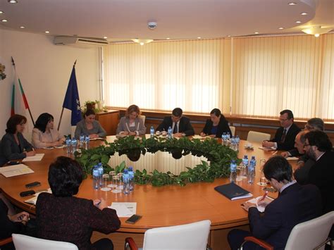 Обсъдиха реализацията на проектите за интерконектор Гърция България и терминала за втечнен газ