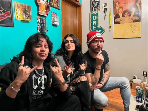Pongan Cara De Guapos Qué Gusto Echar Chelita Anoche Con Mis Compas