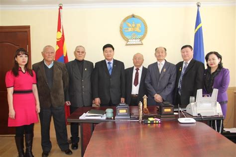 Үндсэн хууль батлалцсан депутатуудад хүндэтгэл үзүүллээ