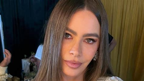 Sofia Vergaras Plunging Dress Has Internet Fooled About ‘wardrobe Malfunction Reality Tea