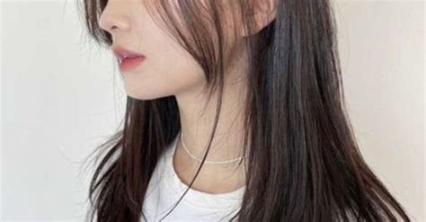 รวมรูปภาพของ ฮอตสุดๆ 20 ทรงผมยาวสไลซ์กรอบหน้า 2566 รูปที่ 11 จาก 21