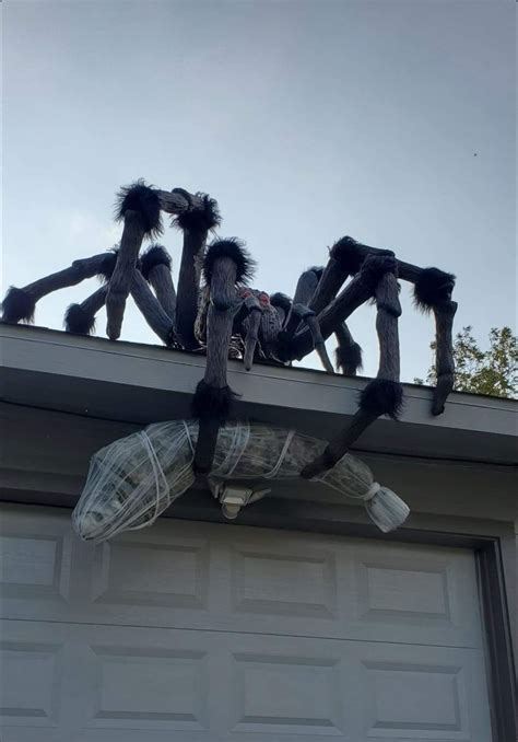 Make A Massive Spider That Crawls Over Your Roof This Halloween