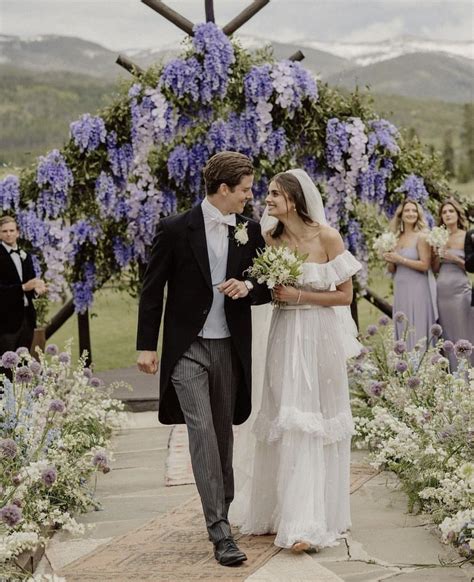 خبيرة مظـهر 🎀 On Twitter شكرت تايلور المصمم وقالت أدركت رؤيتي