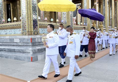 ในหลวง พระราชินีเสด็จฯทรงเวียนเทียน เนื่องในการพระราชพิธี ทรงบำเพ็ญพระราชกุศลวิสาขบูชา สยามรัฐ