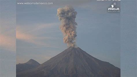 Volcán De Colima Emite Fumarola De Dos Mil Metros De Altura