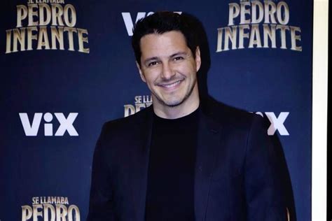 Divierte Juana A Carlos Gatica