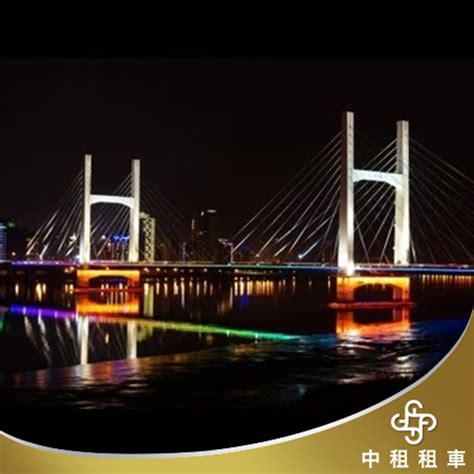中租租車 【中租 愛旅遊】 河岸迷人夜景的選擇重陽橋光雕 連接三重與台北士林的重陽橋，為紅色橋身搭配銀色鋼纜，橫跨淡水河上，有「紅柱凌霄
