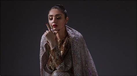 Dur E Fishan Is Evocative Of Dreamworld In Shimmery Outfit Lens